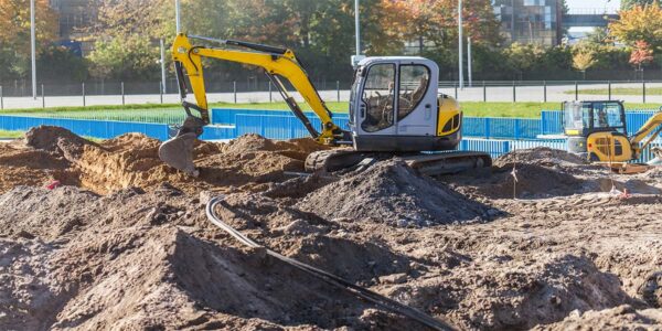 5 Ways to Use a Mini-Excavator for Land Clearing - Rut Manufacturing